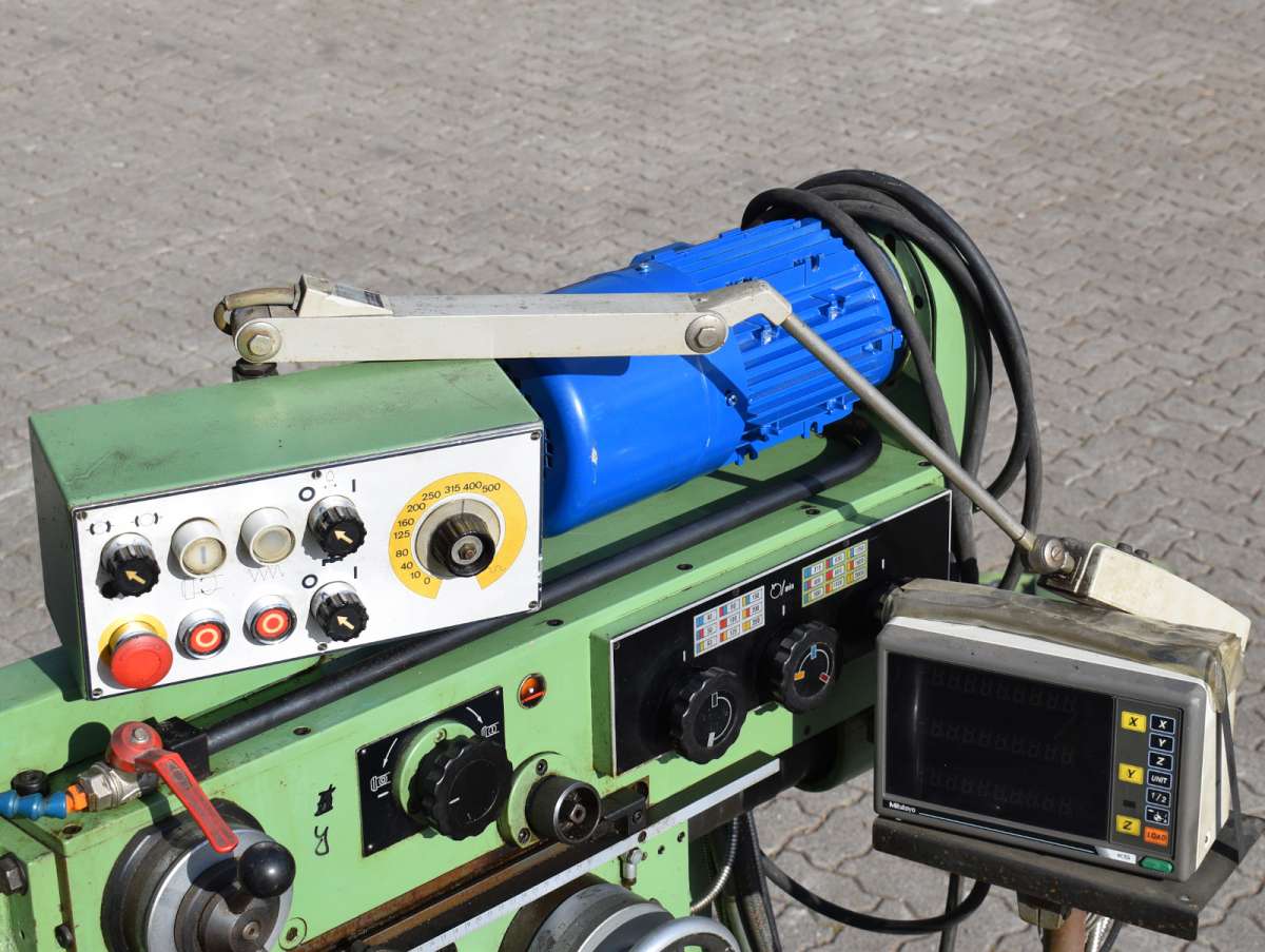 Maho Fräsmaschine MH 560 Werkzeugfräsmaschine mit Zubehörschrank Fräse