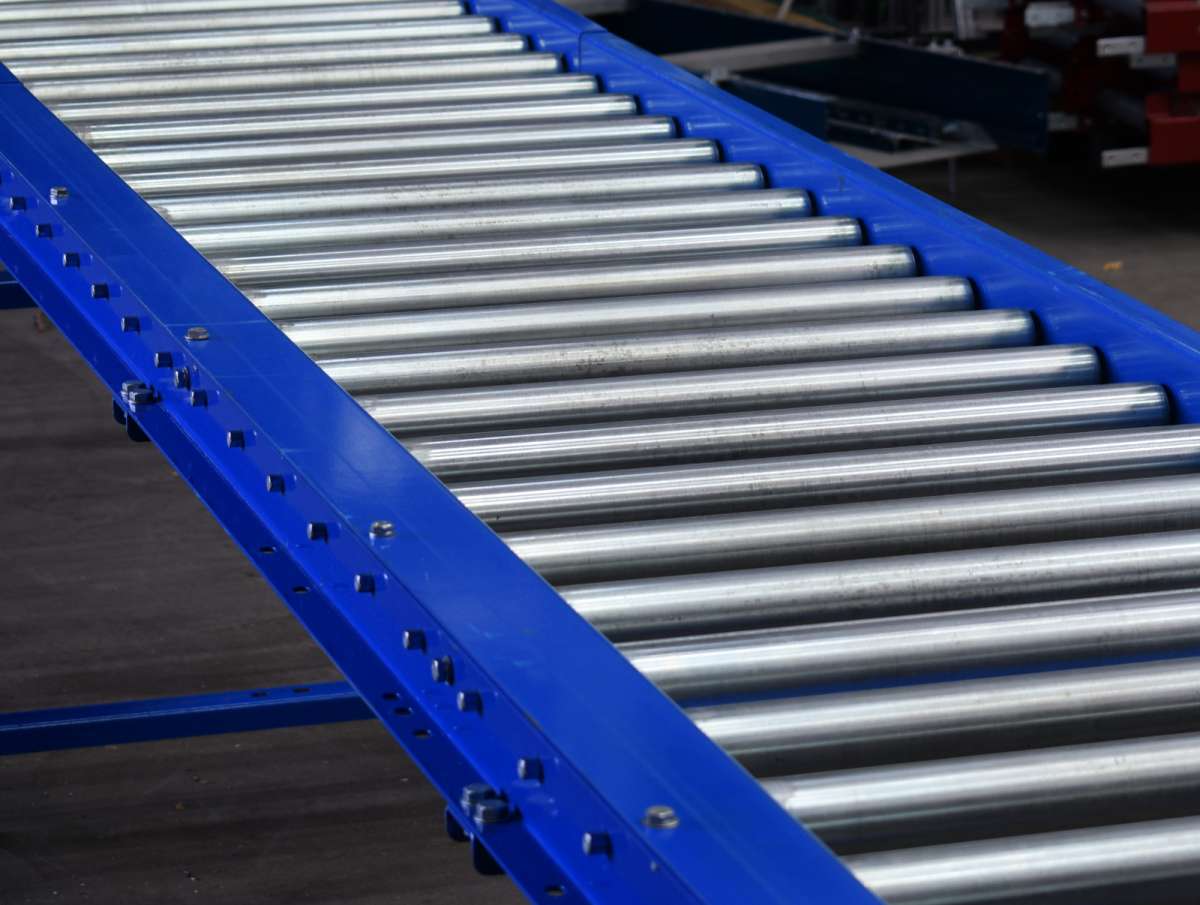 Rollenbahn angetrieben Länge 7.850 mm Rollenförderer | Ackrutat-Shop