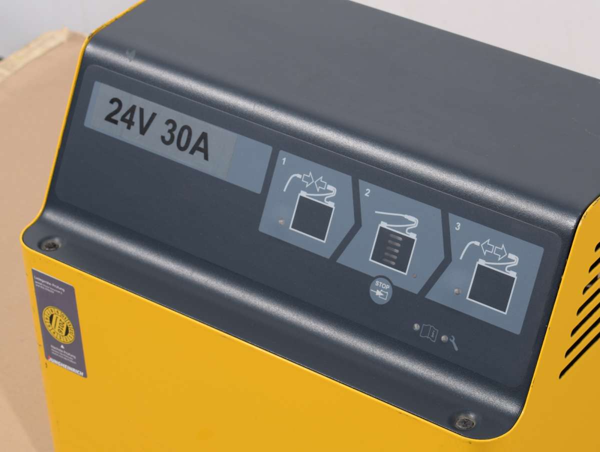 Jungheinrich Batterieladegerät E230V G24/30 B-SLT 100 Staplerbatterie ...