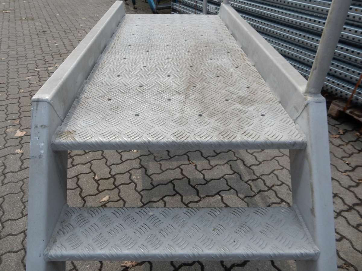 Podestleiter Brückenleiter Stufen Stahlleiter Höhe | Ackrutat Shop