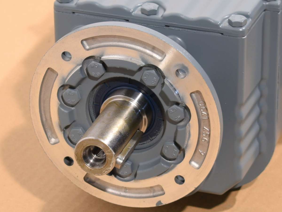 SEW-Eurodrive Getriebemotor RF27 DRS71S4BE05HF/Z Antriebsmotor i= 32,47:1