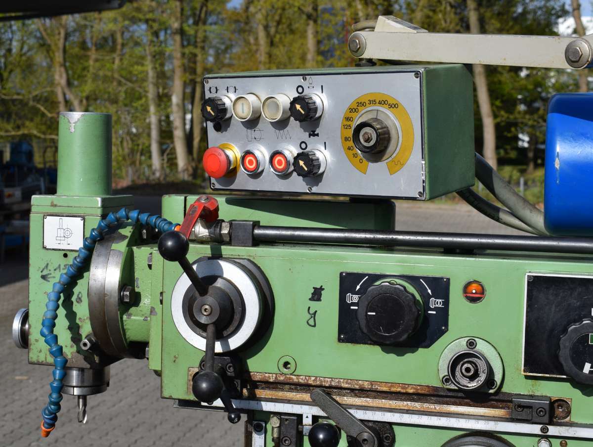 Maho Fräsmaschine MH 560 Werkzeugfräsmaschine mit Zubehörschrank Fräse